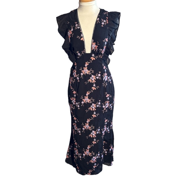 TALULAH | Dresses | La Maison Talulah Seguro Midi Floral Plunging ...